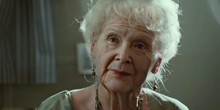 The actress who played the role of the elderly Rose in the film ...